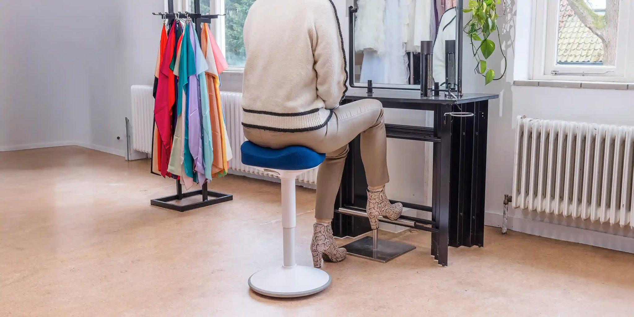 Benefits of an Ergonomic Stool | #1 in Ergonomic Sitting | Wobblez